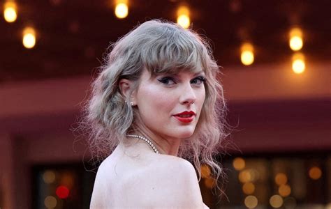 Taylor Swift Is Not A Good Role Model Because She Is Not Married The