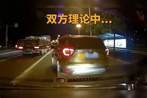 让速不让道男子路怒症爆发监控拍下男子疯狂的行为 监控 男子 爆发