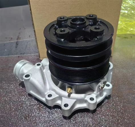 Isuzu 6hk1 Heavy Duty Truck Engine Water Pump Diesel Spare Parts