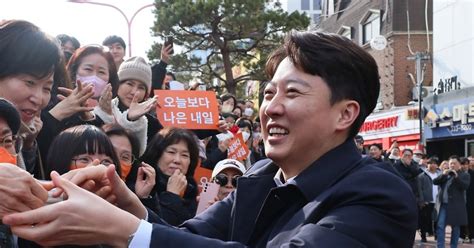 정치 판갈이한다 이준석 사실상 대선 출마선언…테마주 급등