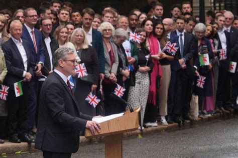 Keir Starmer Prepares To Hold First Cabinet Meeting After Vowing To