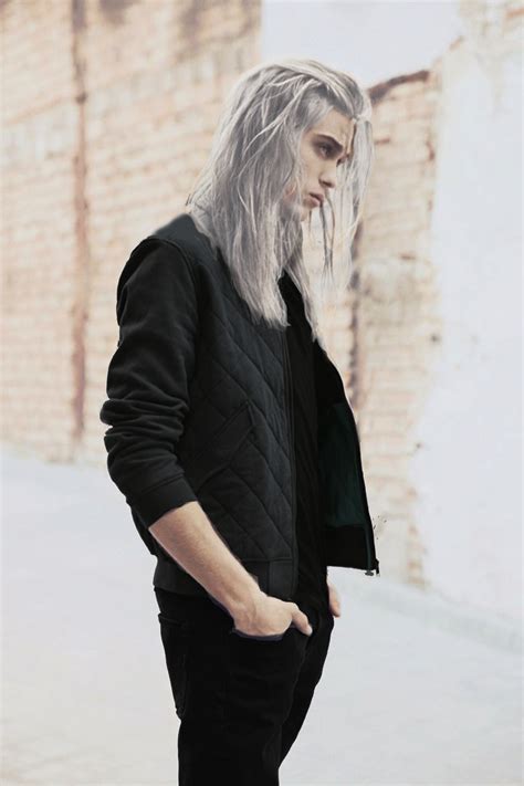 Что за мужик с белыми волосами 93 фото