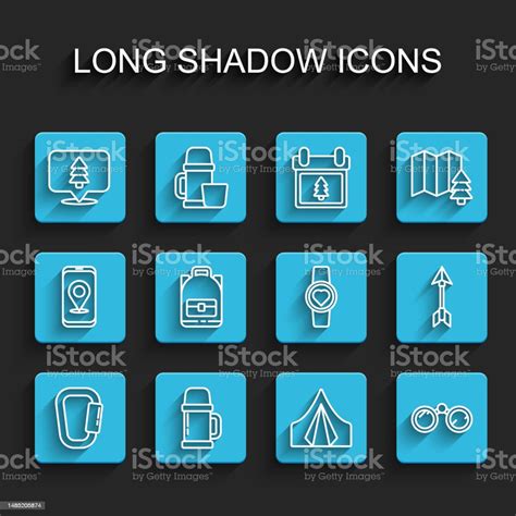 세트 라인 카라비너 보온병 용기 숲의 위치 관광 텐트 쌍안경 하이킹 배낭 힙스터 화살표 및 심장 박동수 아이콘을 보여주는 스마트 시계 벡터 0명에 대한 스톡 벡터 아트 및