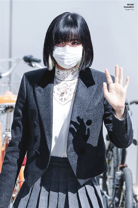 201008 Blackpink Lisa On The Way To Filming Knowing Brothers Kpopping