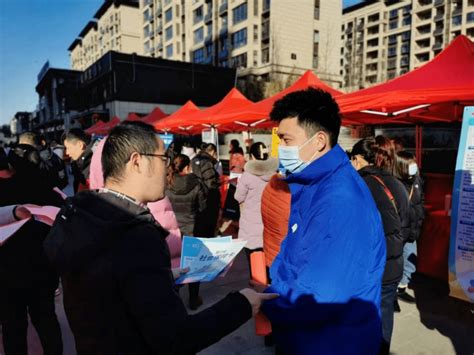湾沚镇开展社会保障卡居民服务“一卡通”集中宣传活动群众电子应用