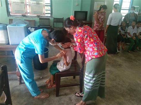 ဘီးလင်းမြို့နယ်၌ အသက် ၅ နှစ်မှ ၁၂ အတွင်းရှိကျောင်းသား ကျောင်းသူ များအား ကိုဗစ် ၁၉ ကာကွယ်ဆေး