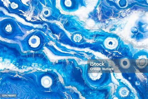 에폭시 수지 아트 배경 파란색과 흰색 색상의 수지 예술 디자인에 대한 추상적 구성 0명에 대한 스톡 사진 및 기타 이미지 0명 개념 개념과 주제 Istock
