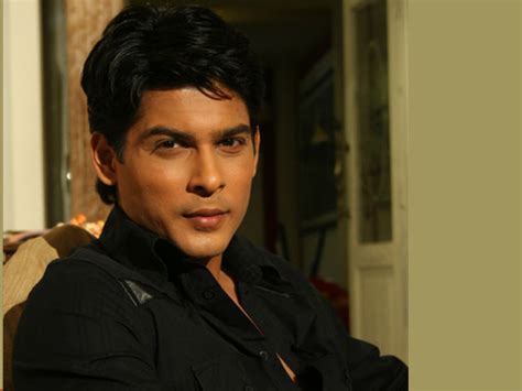 Siddharth Looks Sexy In A Saree