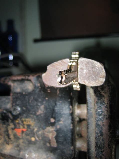 Duplicate Keys By Hand 4 Steps With Pictures Instructables
