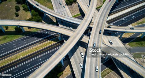 고속도로 183 및 Mopac 고속도로 오스틴 텍사스 도시 생활 곡선도 및 교환 및 구름다리 공중 무인 항공기 보다 높은 고가 도로 도로 교차로에 대한 스톡 사진 및 기타