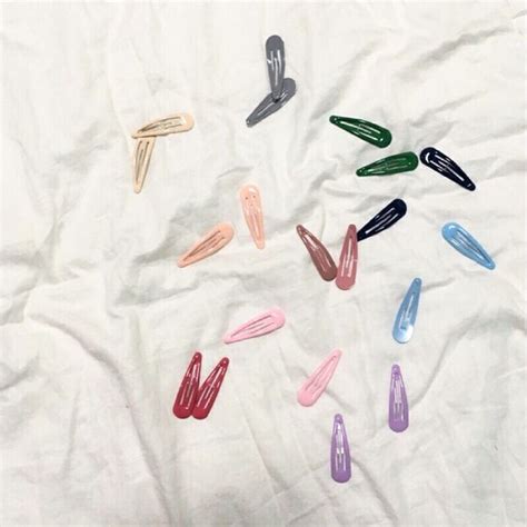 Pin By Leti On Mochi Hair Clips 90s Hair Clips Aesthetic