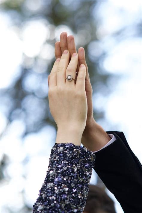 여자와 남자가 박수를 치다 · 무료 스톡 사진