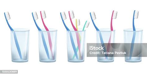 파란색과 분홍색 칫솔모가 있는 칫솔 한 쌍이 특징인 유리 컵에 담긴 사실적인 3d 칫솔입니다 가족과 어린이에게 적합하며 구강 건강 위생 치과 치료를 촉진합니다 삶의 단계