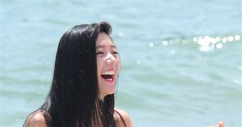 클라라 해운대 비키니 포착 그라운드에 이어 해변의 여신 등극[포토]