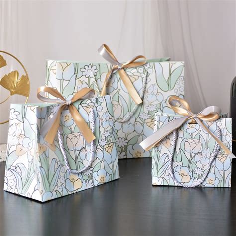 พร้อมส่ง ถุงกระดาษ ดอกทิวลิป โทนสีพาสเทล สุภาพ หูหิ้วเชือก ริบบิ้นทูโทน2เส้น ใส่ของขวัญ ผ้าขนหนู