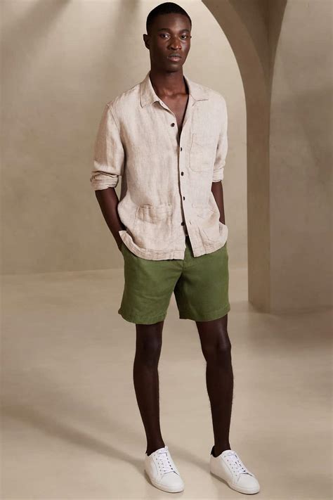 Green Shorts Outfits 24 Examples And Shirt Colours That Go Best