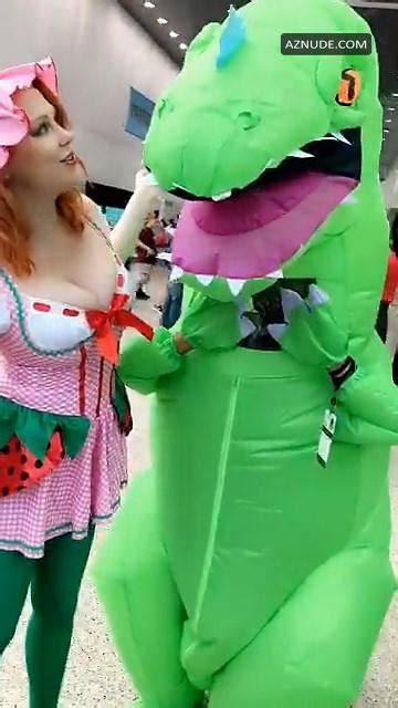 Maitland Ward Sexy In Strawberry Halloween Costume In Los Angeles Aznude