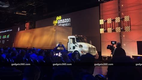 Aws Snowmobile Will Move Your Data To The Cloud In A Huge Truck Technology News