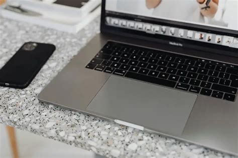 How Mousepad Surfaces Affect Different Types Of Mouse Sensors Improve