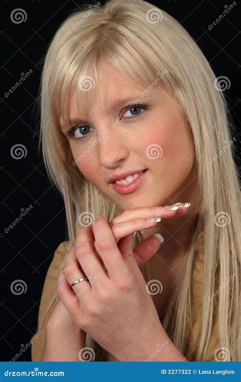 Jeune Femme Blonde Photo Stock Image Du Mains Personne