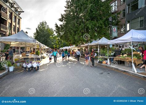 Queen Anne Farmers Market Seattle Washington Editorial Stock Image Image Of Sundown Flowers