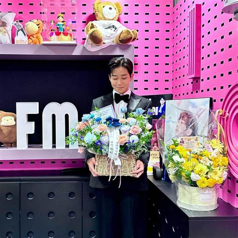 Dindinさんのインスタグラム写真 Dindininstagram「📻 어느새 뮤직하이 Dj가 된지 벌써 3년이라는 시간이