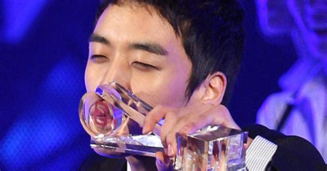 빅뱅 승리 불참 속 스트롱베이비 엠카 4주 연속 1위 기염