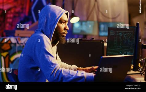 Hacker Using Vpn And Darknet As Anonymity Tools To Mask His Online