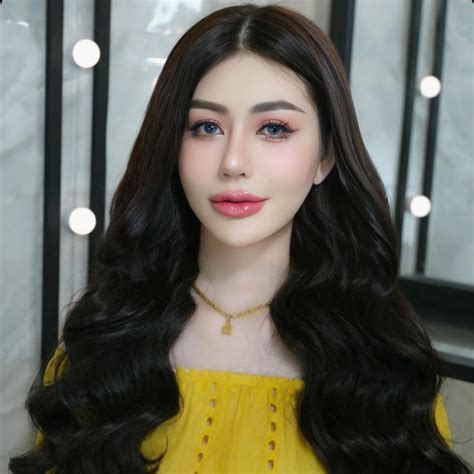 ញ ញឹមឱ្យបានច្រើន ស្រ ឡាញ់ខ្លួនឯងឱ្យបានច្រើន រៀនរស់ជាមួយបច្ចុប្បន្នឱ្យបានច្រើន អ្នកនឹងបាន សុខ