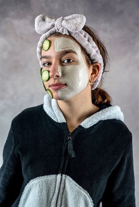 Emale Client Face In The White Clay Mask Mitigating And Holding