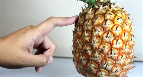 Як вибрати спілий та солодкий ананас Три головні правила