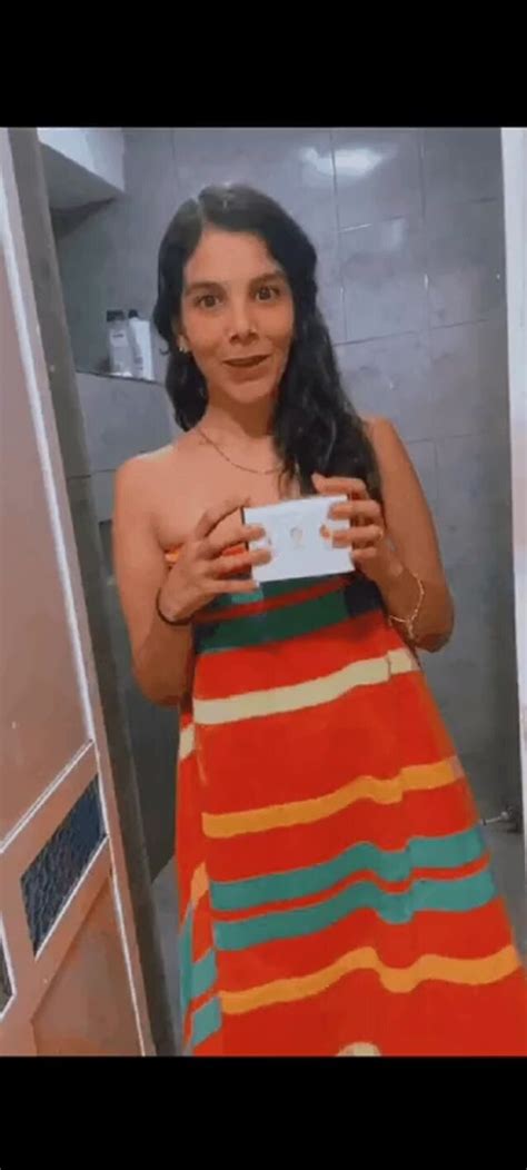 Whats The Name Of This Girl Dropping Her Towel 1762415