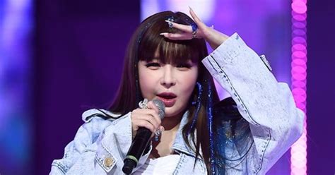 [포토] 박봄 무대 위에서 행복해보여~