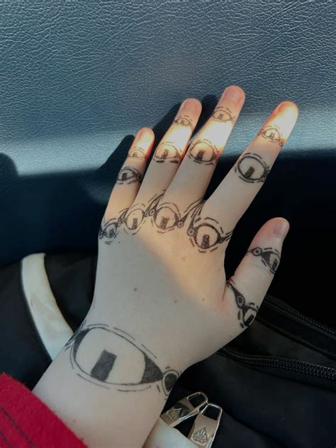 Hand Drawing Hand Tattoos How To Draw Hands Hand Doodles
