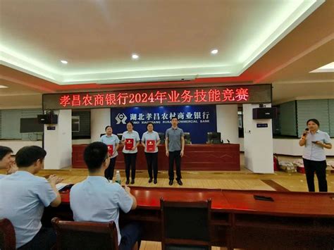 【以赛促学】孝昌农商银行厉兵秣马开展2024年业务技能竞赛员工选手点钞