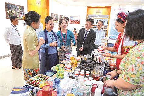 မင်္ဂလာအဖြာဖြာဆုံဆည်းရာ လက်ဖက်ရည်ကြမ်း အနုပညာဖွင့်ပွဲ အခမ်းအနားသို့ ပြည်ထောင်စုဝန်ကြီး ဒေါက်တာသက