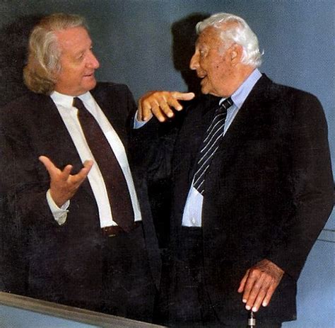 Biography Biografia Giorgio Forattini