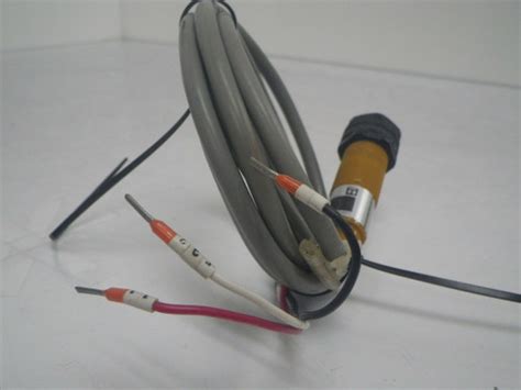 E3f R2b4 E3fr2b4 Omron Photoelectric Retroreflective Sensor Pcm Surplus World