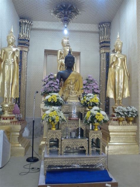 พระประธานในโบสถ์ วัดพระพุทธบาท สระบุรี