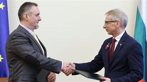 Премиерът Денков подписа Меморандум за сътрудничество с Прозрачност без граници Новини бг