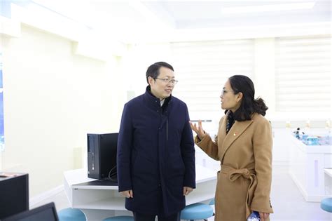 静安区委副书记区长王华调研上海市风华初级中学教育集团开学工作
