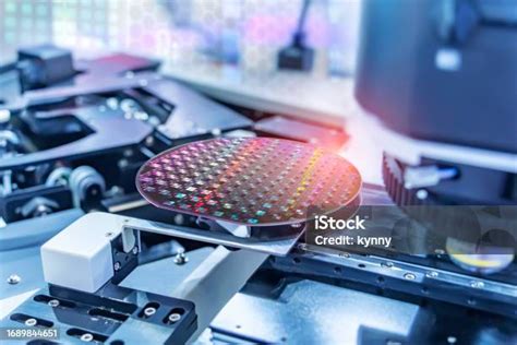 자동화 시스템 제어 애플리케이션을 갖춘 실리콘 웨이퍼 및 마이크로 회로 0명에 대한 스톡 사진 및 기타 이미지 0명 개발 곡선 Istock