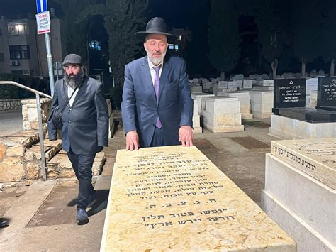 משה ויסברג On Twitter המשנה לראש הממשלה אריה דרעי בתפילה חרישית לאחר