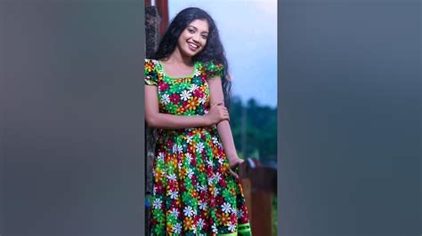 චීත්ත ගවුම ට ගැමි පාට ට ඉන්න ලස්ස😍😍ම නිළිය🤩🤩 කවුද 🤔 Shorts Youtube