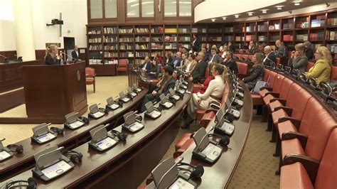 По бурна расправа беше донесен дневниот ред на собраниската Комисија за труд и социјала Youtube