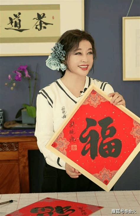 69岁刘晓庆晒美照！穿薄纱裙身材丰腴，皮肤白皙紧致不显老 ＊ 阿波罗新闻网