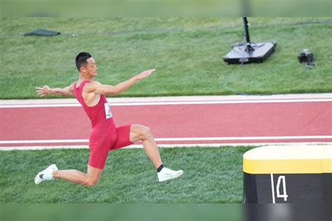 最后一跳逆袭王嘉男夺得田径世锦赛男子跳远金牌 8米36王嘉男世锦赛跳远夺金 王嘉男 跳远