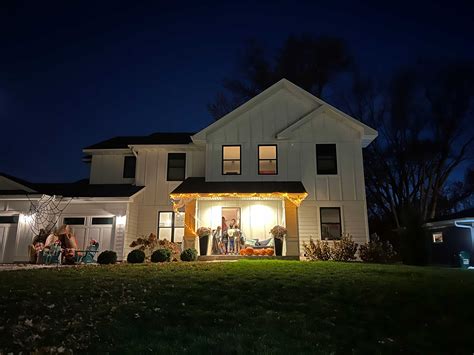 연말 집 외부 꾸밈에 집중하는 미국인의 삶 1