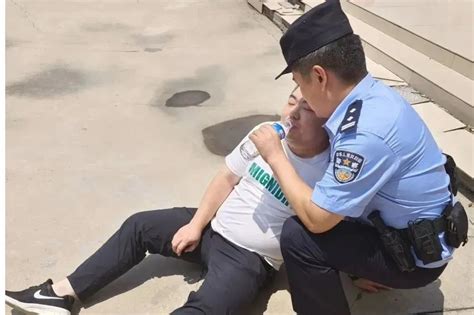 【节日我在岗】诗词中的端午，端午里的藏蓝~澎湃号·政务澎湃新闻 The Paper