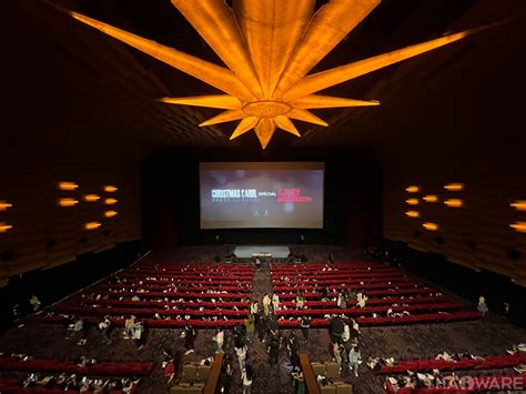 “christmas Carol คริสต์มาสแค้น” “จินยอง Got7” ไลฟ์สดกลางงาน “christmas Carol Press And Fans